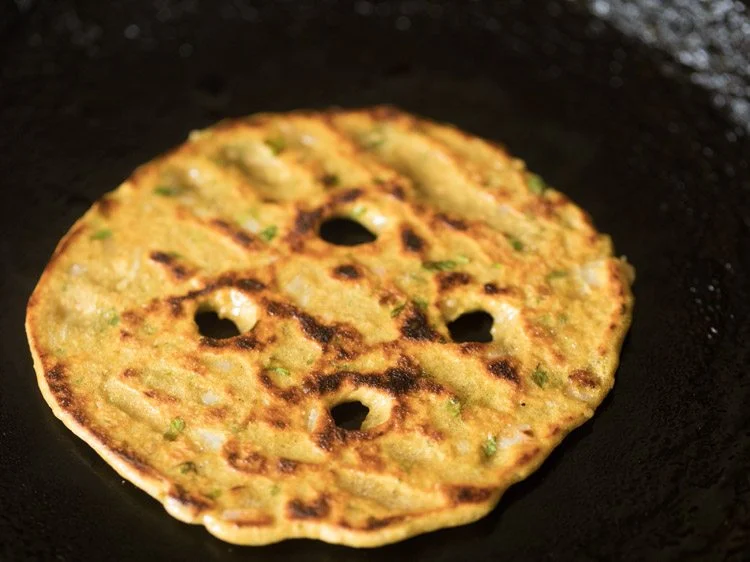 Easy Thalipeeth Recipe: Healthy Breakfast or Snack Idea - Herbsjoy.com