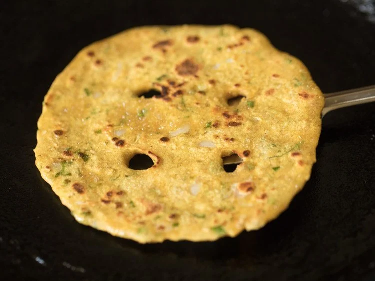 Easy Thalipeeth Recipe: Healthy Breakfast or Snack Idea - Herbsjoy.com